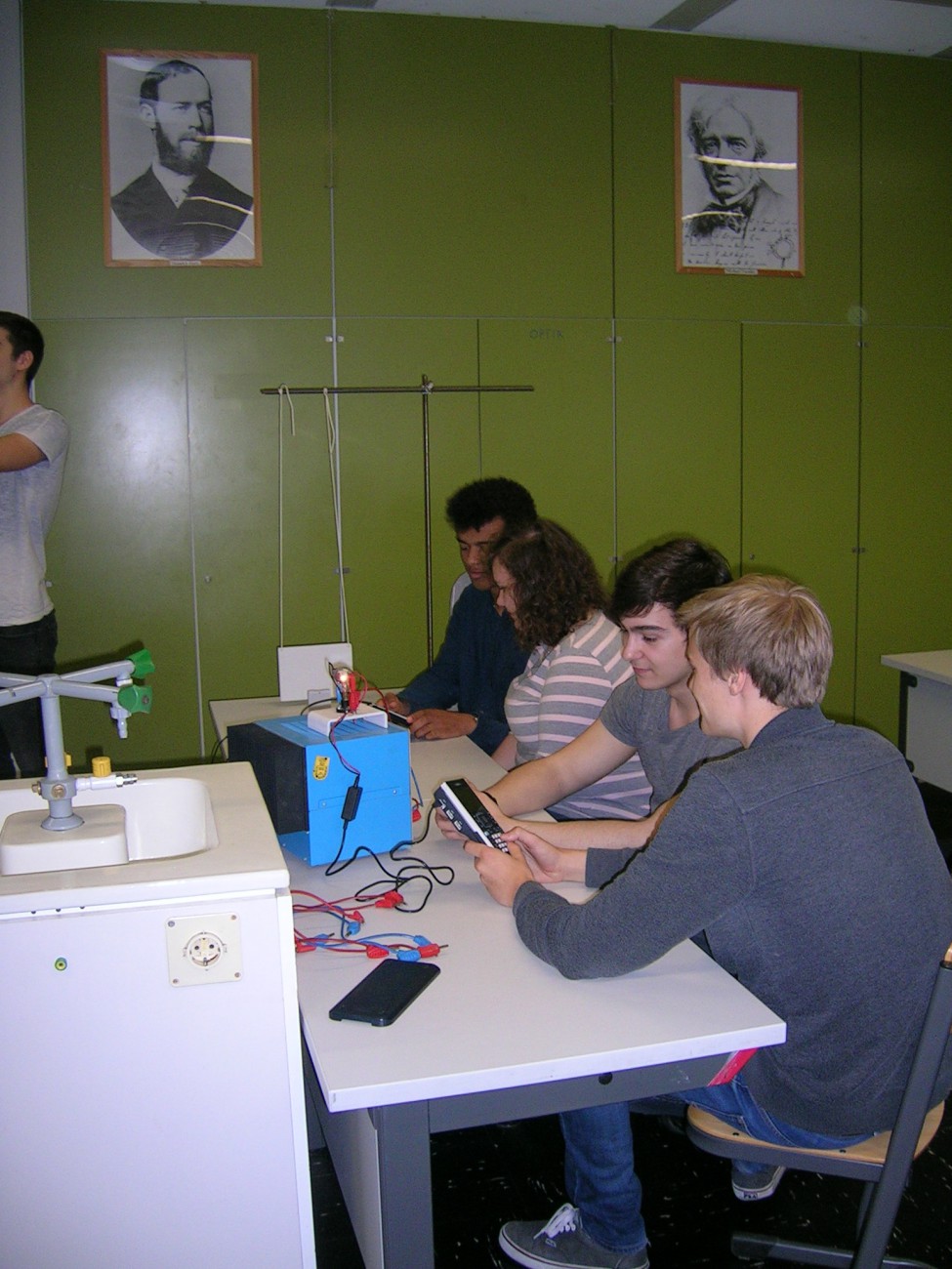 Digitale Messwerterfassung mit dem Taschenrechner weiter ausgebaut.